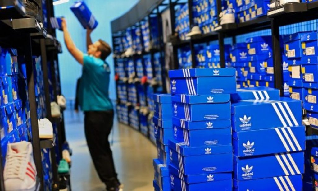 EL SECRETO DE ADIDAS PARA NO PERDER NINGUNA VENTA – Alan Gidekel
